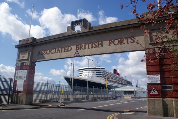 The Gate and The Good (Southampton Dock Gates, Southampton, UK) – The ...