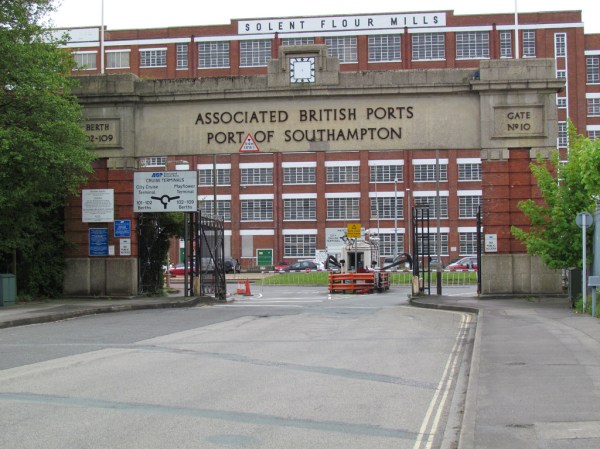 The Gate and The Good (Southampton Dock Gates, Southampton, UK) – The ...